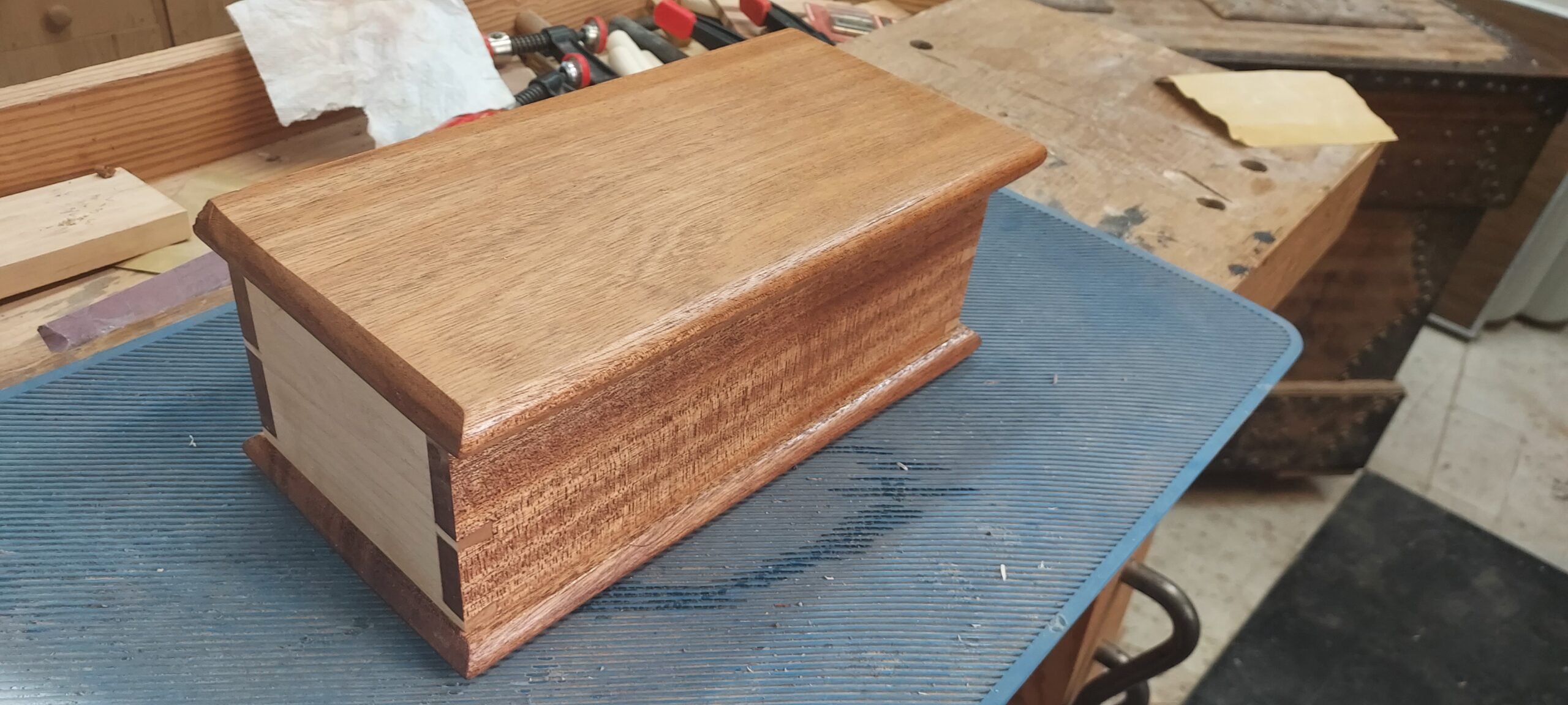 Dovetail box with lid - T.K.D. Woodworking